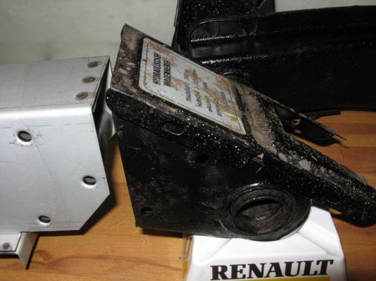 Renault 4 Rear Suspension End Wrapping - Close off spaces for dirt ...