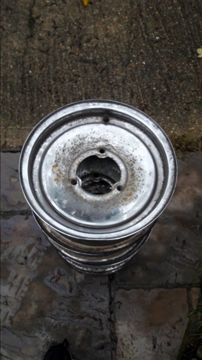 I have a wheelie big problem going on | Renault 4 Forum